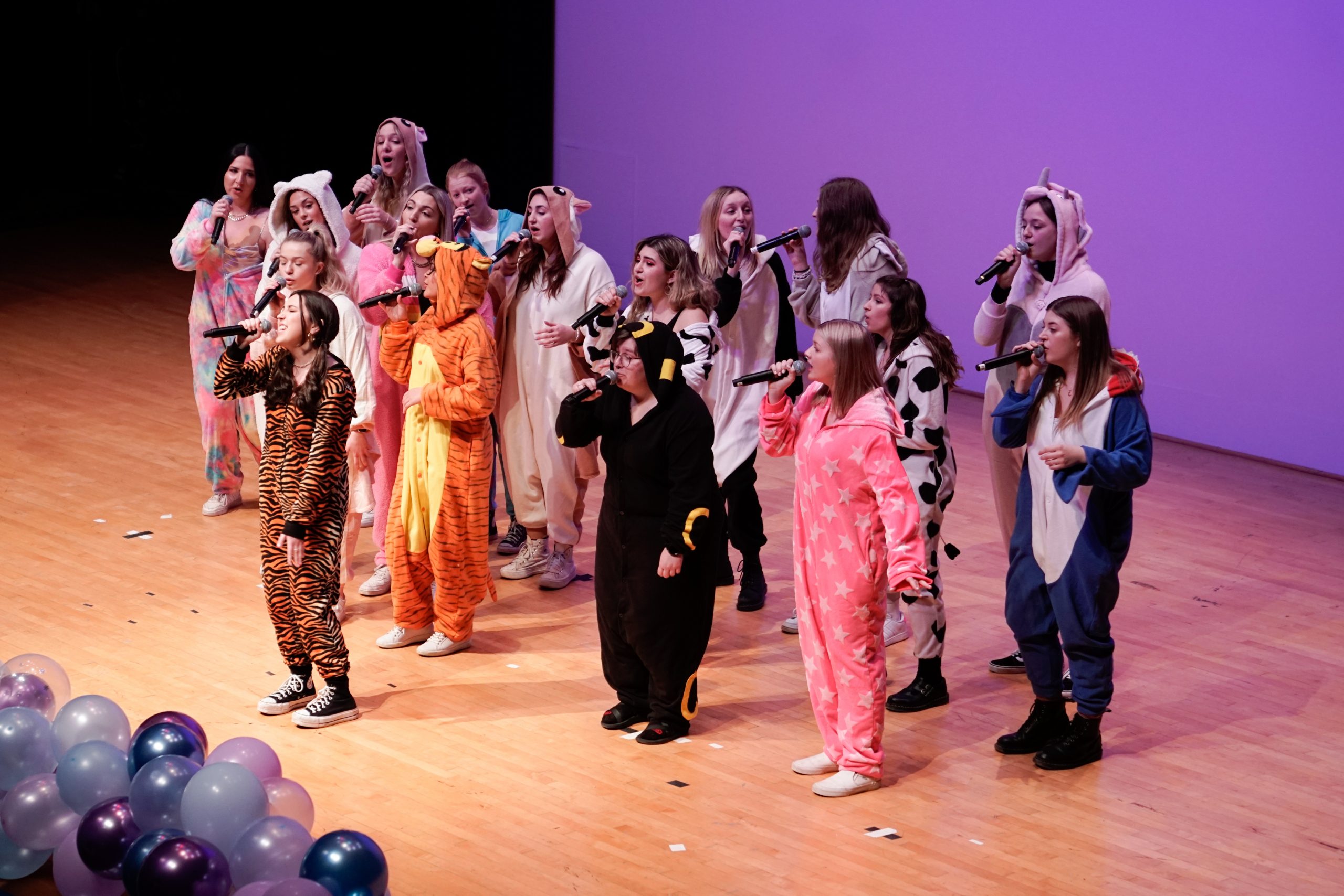A cappella groups take SU’s Winter Carnival to a “cozy” level