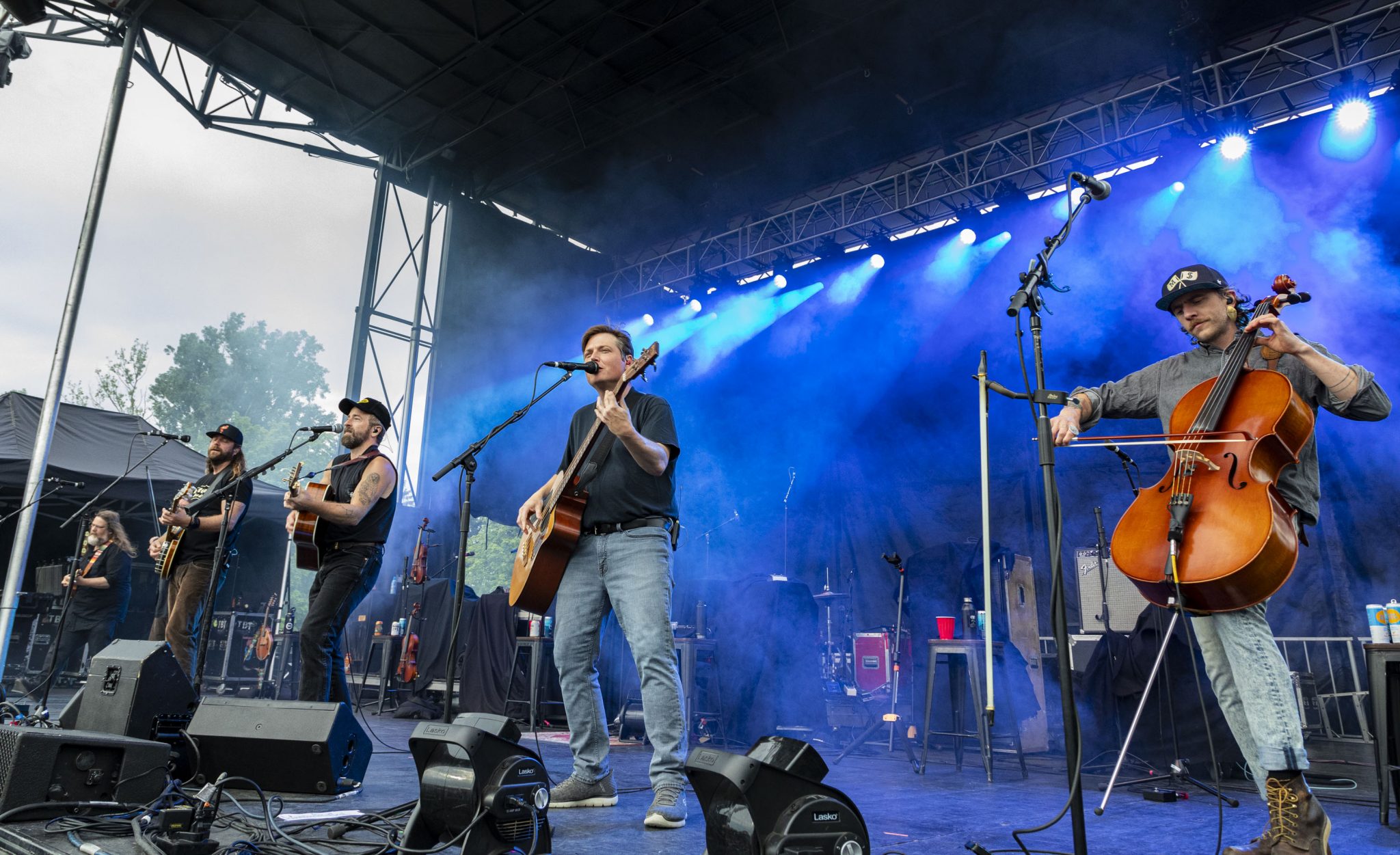 Roots, bluegrass double-bill thrills music fans at Beak & Skiff