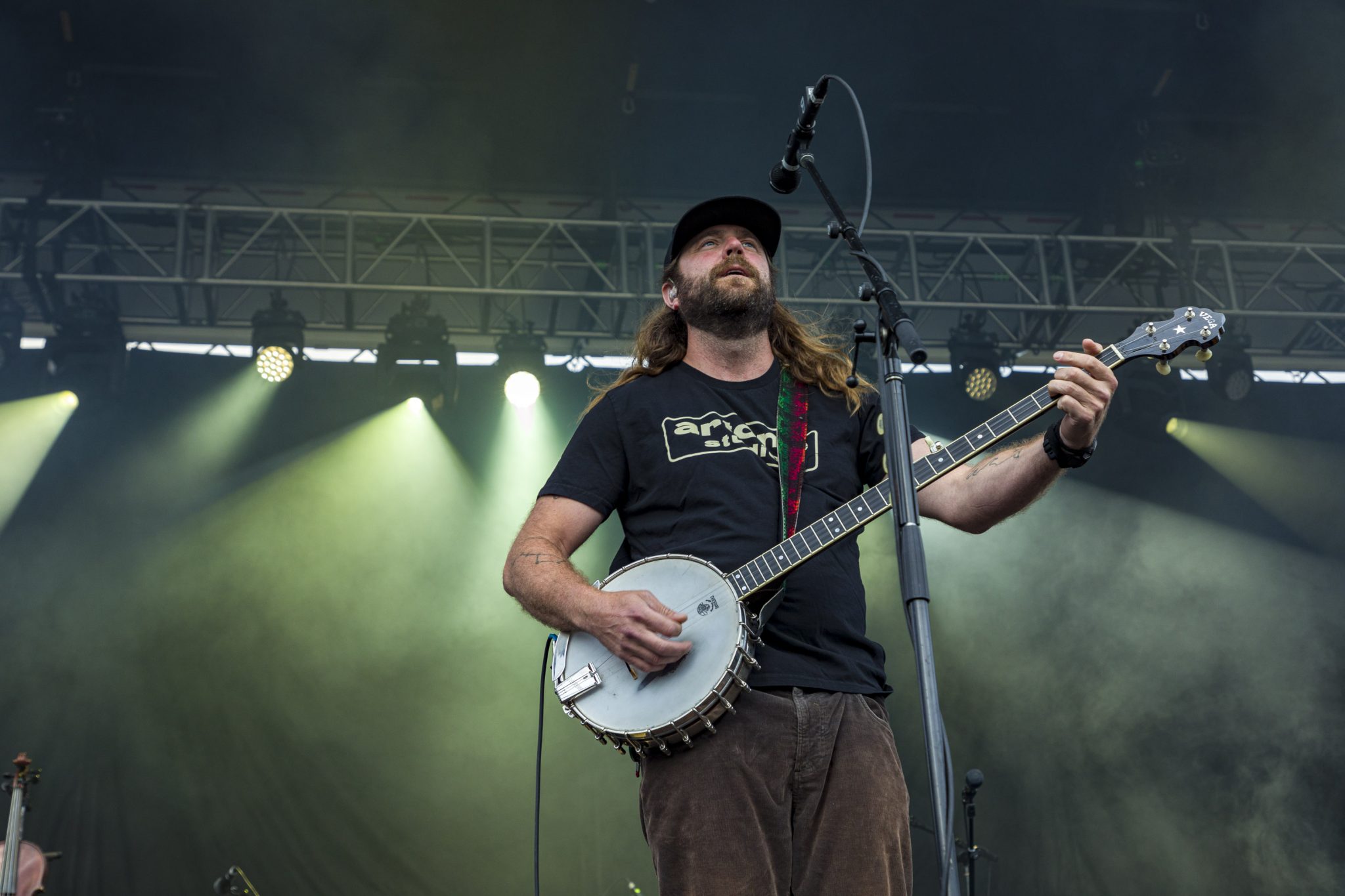 Roots, bluegrass double-bill thrills music fans at Beak & Skiff