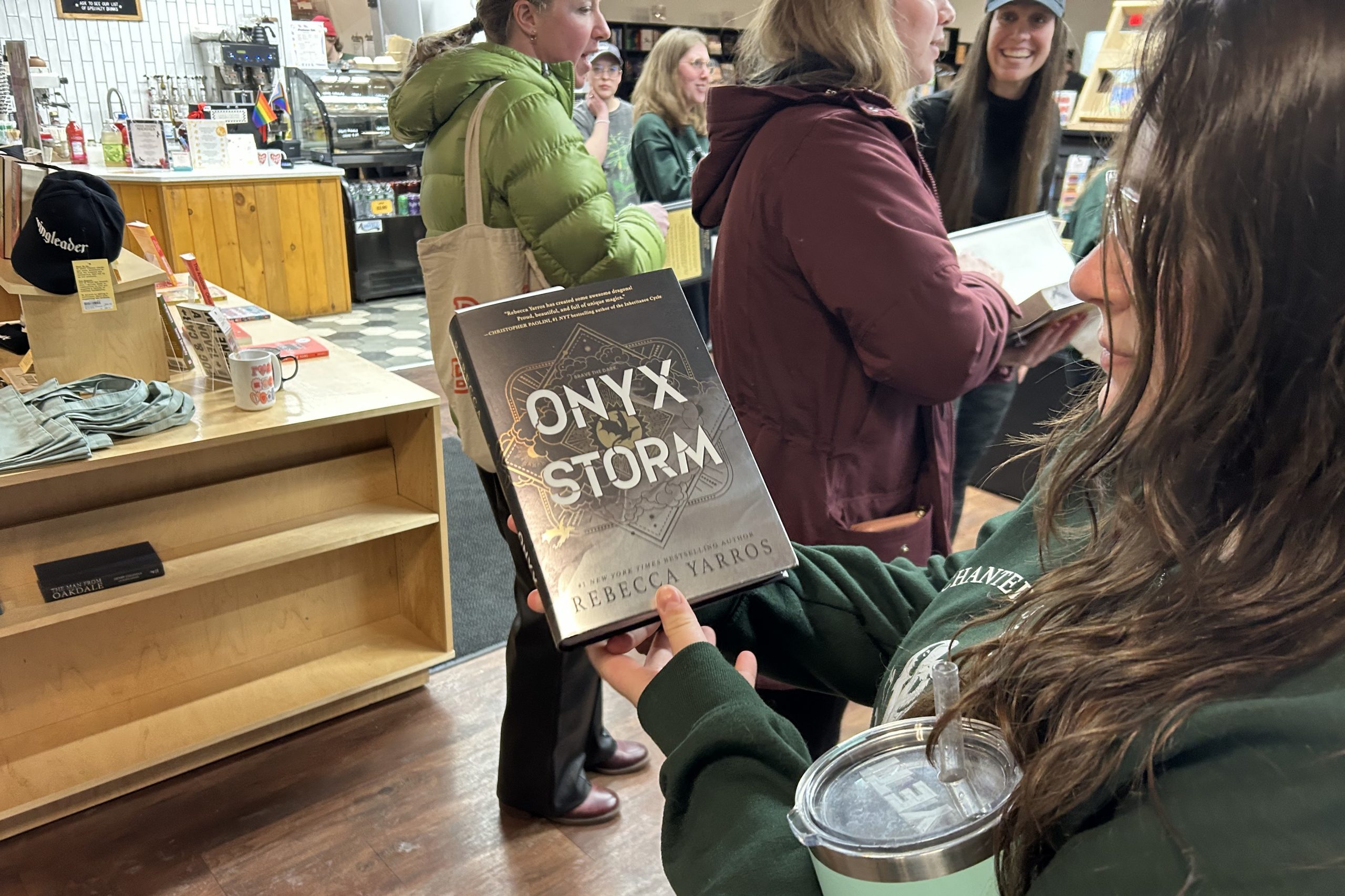 Romantasy fans fly to Parthenon Books for 'Onyx Storm'