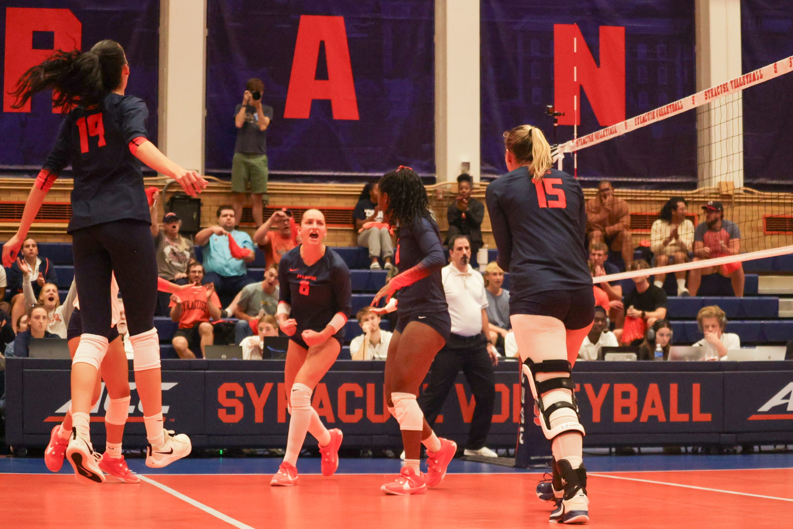 Seminoles dominate Orange volleyball in straight sets