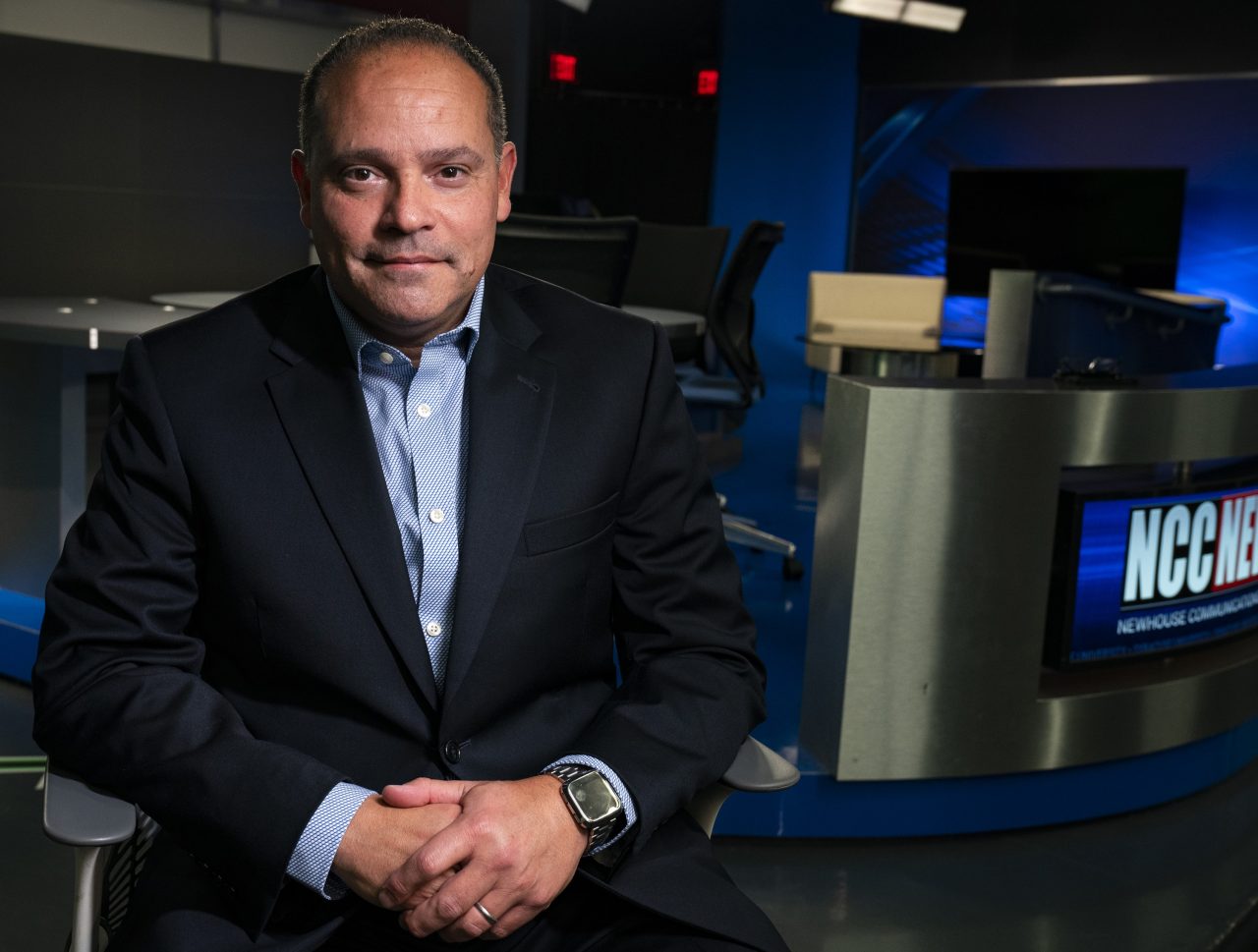 Marcus Solis offers advice to aspiring journalists at University Lecture